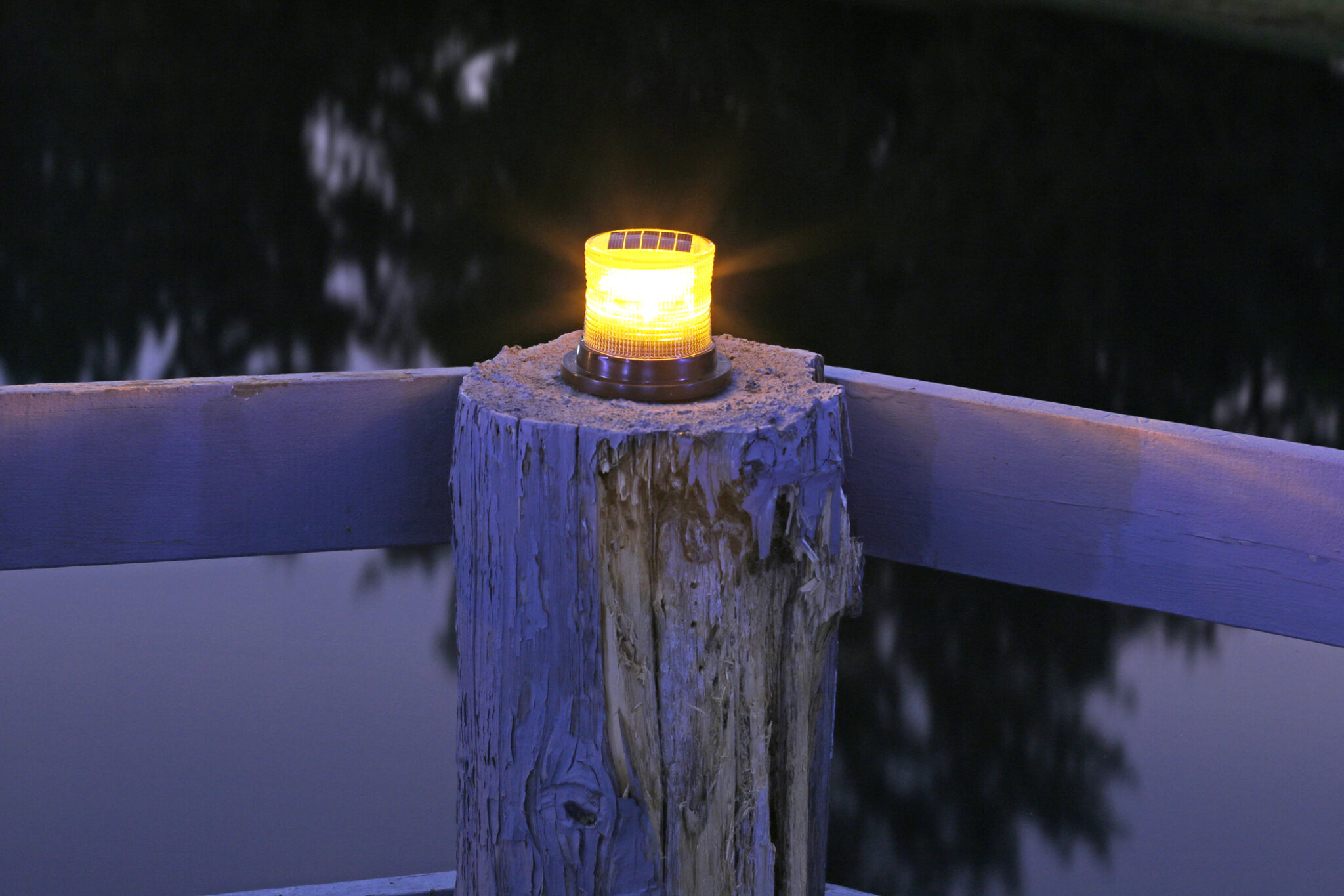 Solar marine lights for marinas, yacht clubs, and associations.